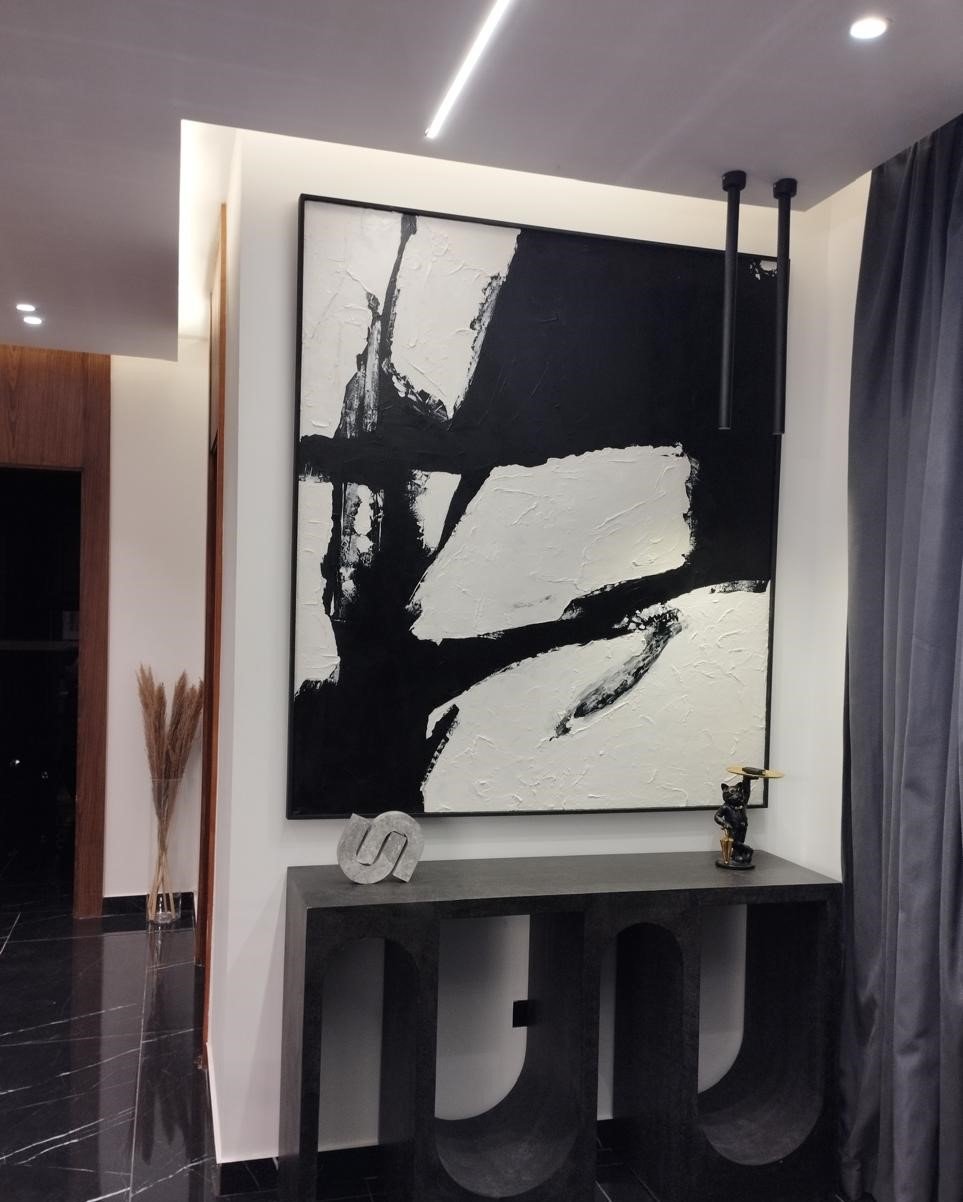 Bold Monochrome Flow – Modern Abstract Art - ARTIQUE Gallery