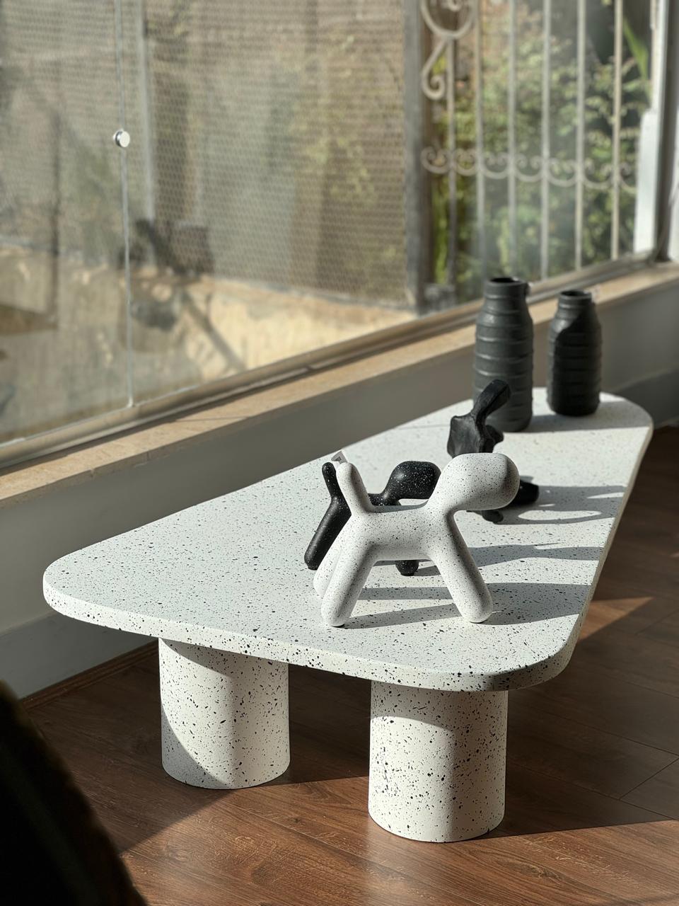 Fiberglass triangle table (black dotted) - ARTIQUE Gallery